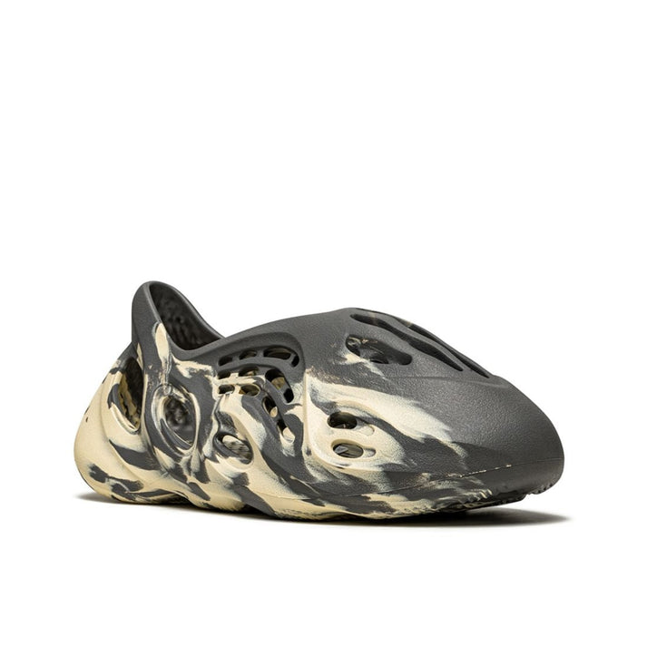 Yeezy Foam Runner - MXT Moon Grey – Level Shoes